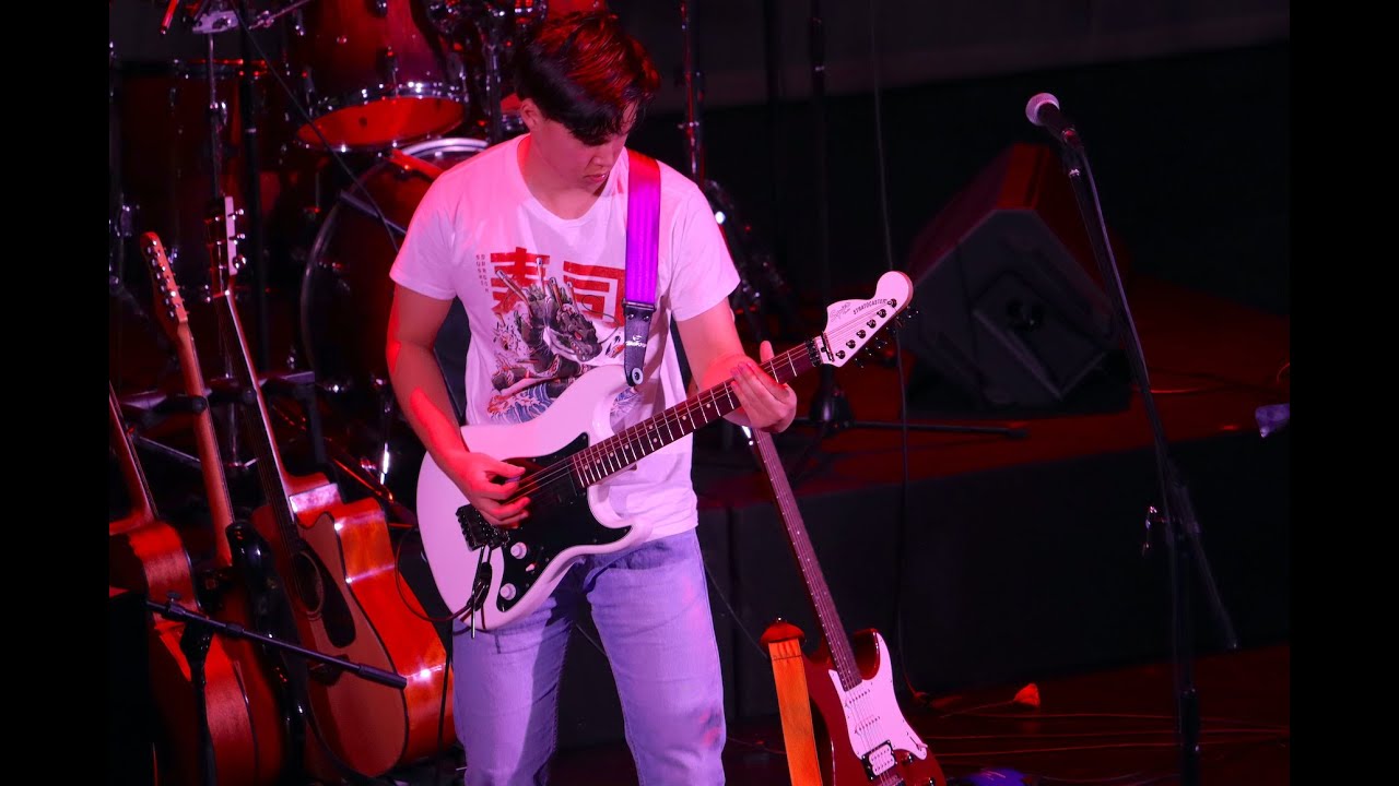 Adam Schranz plays Master of Puppets - song by Metallica - YouTube