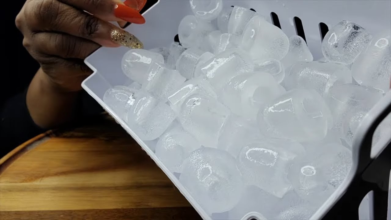 IGLOO ICE CRUNCHES | FRESH IGLOO ICE |#iceeating #asmr #asmrice - YouTube
