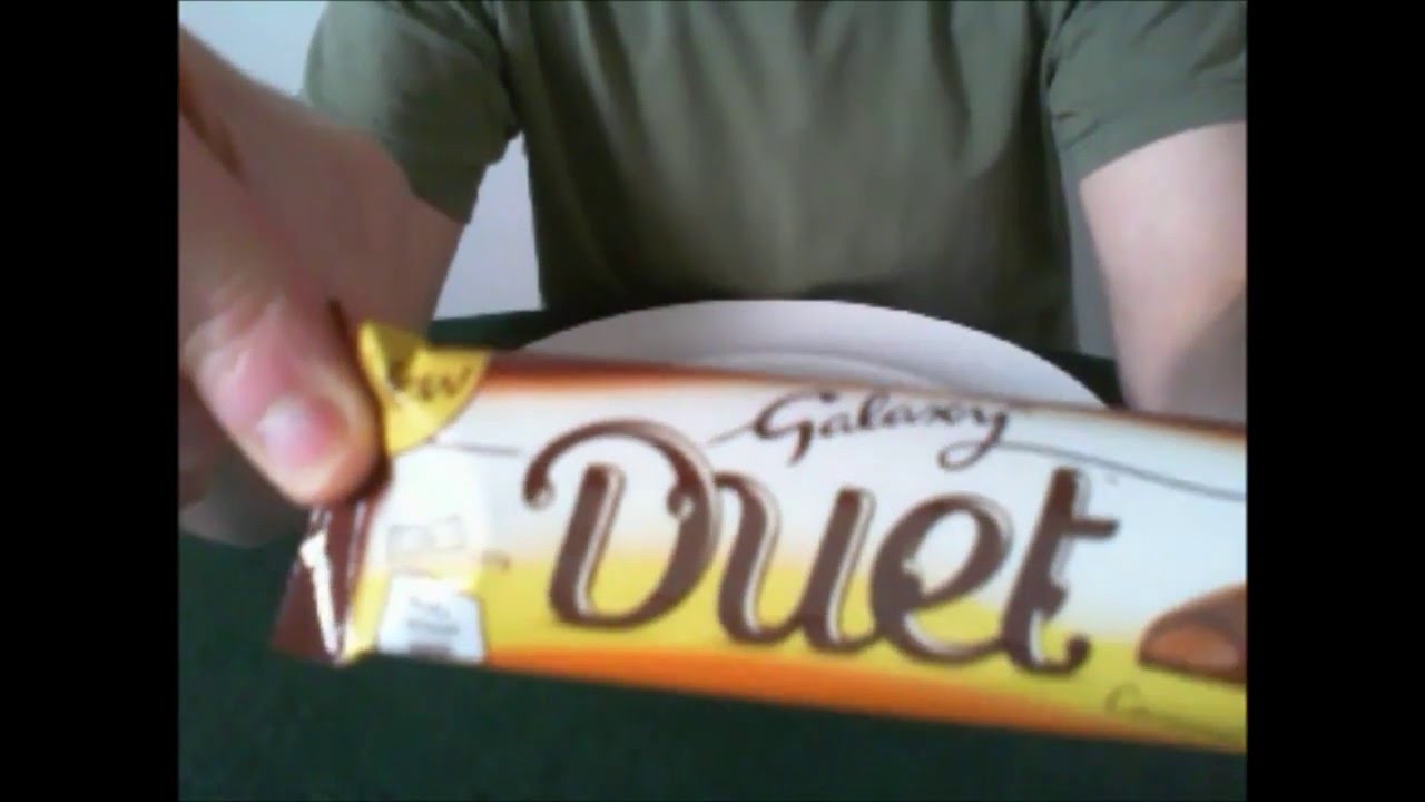 Galaxy Duet - Caramel and Shortcake Chocolate Review - YouTube