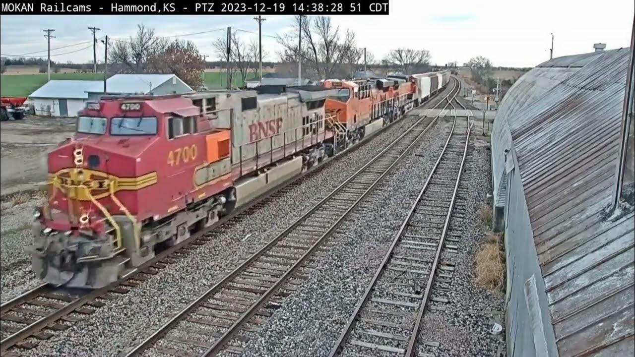 BNSF 4700 leads a manifest in Hammond, KS - YouTube