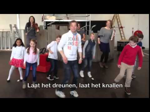 Pluk van de Petteflet in het theater   Stampsong