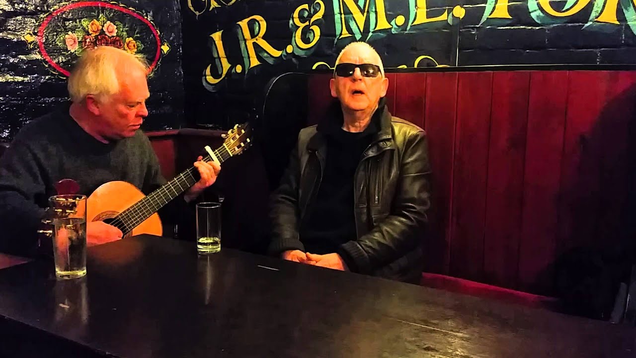 Hector Christie singing "Annie Laurie" - YouTube