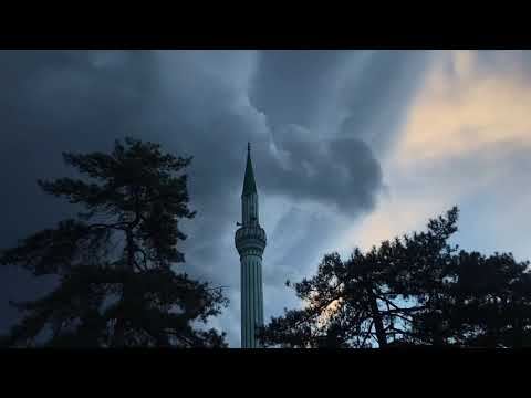 Hızlı çekimde bulutların dansı..