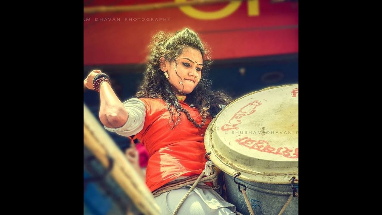 Pune Girls Dhol Tasha Pathak, Lakshmi Road, Pune 2016 - YouTube