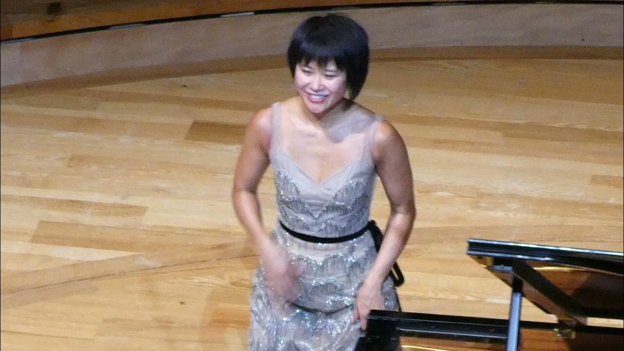 Yuja Wang "Standing Ovation" Paris 2024 - YouTube