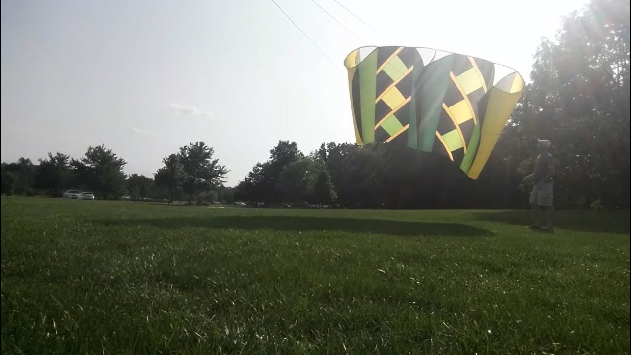 Midwest Dead-Wind HQ XXXL Power Sled 15 Kite Fly - YouTube