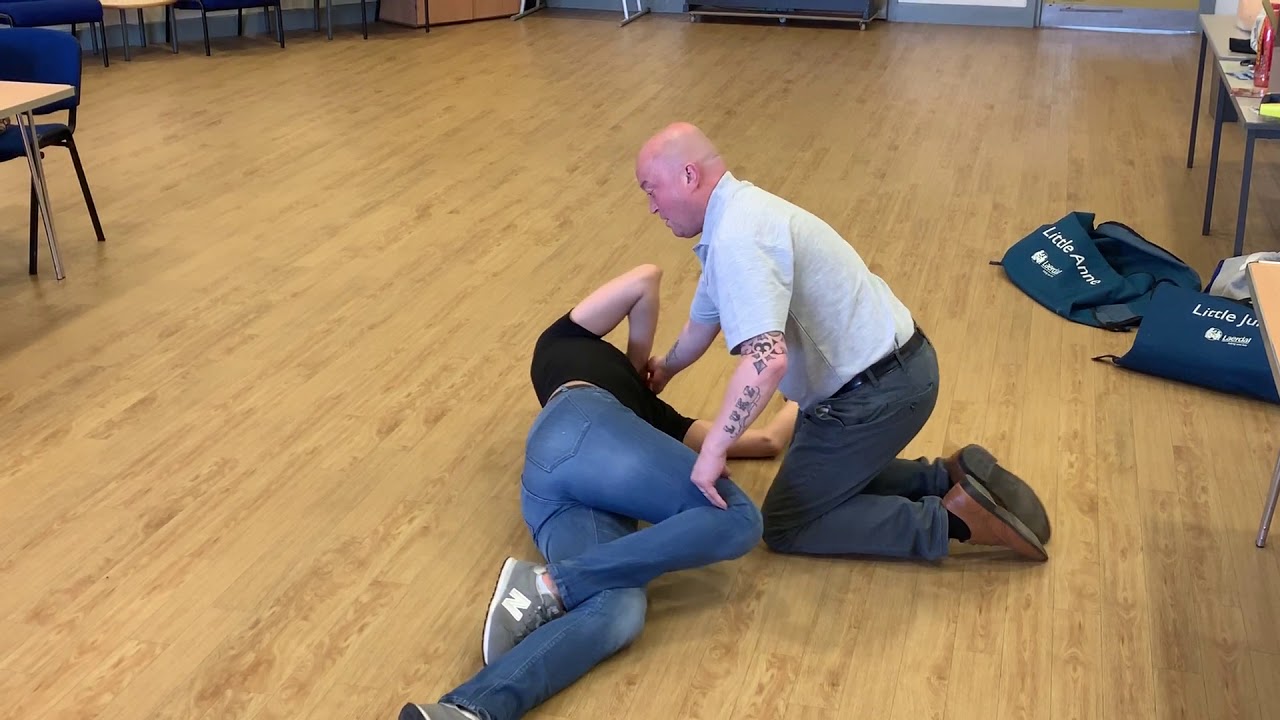 FIRST AID - Recovery Position - YouTube
