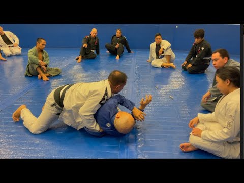 Reverse Half Guard Escape - YouTube