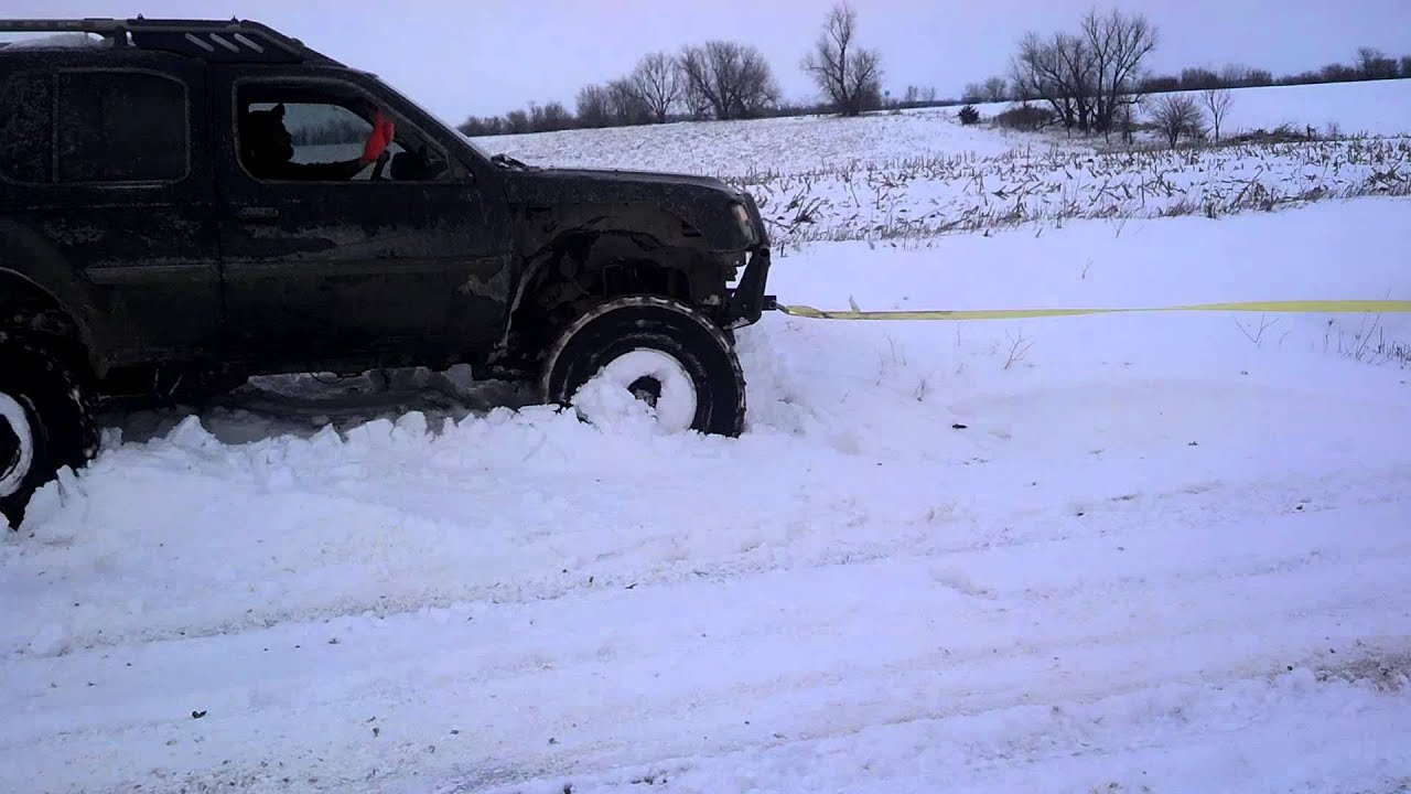 Pulling a SAS'd Xterra on 37s out of a Snow Bank - YouTube