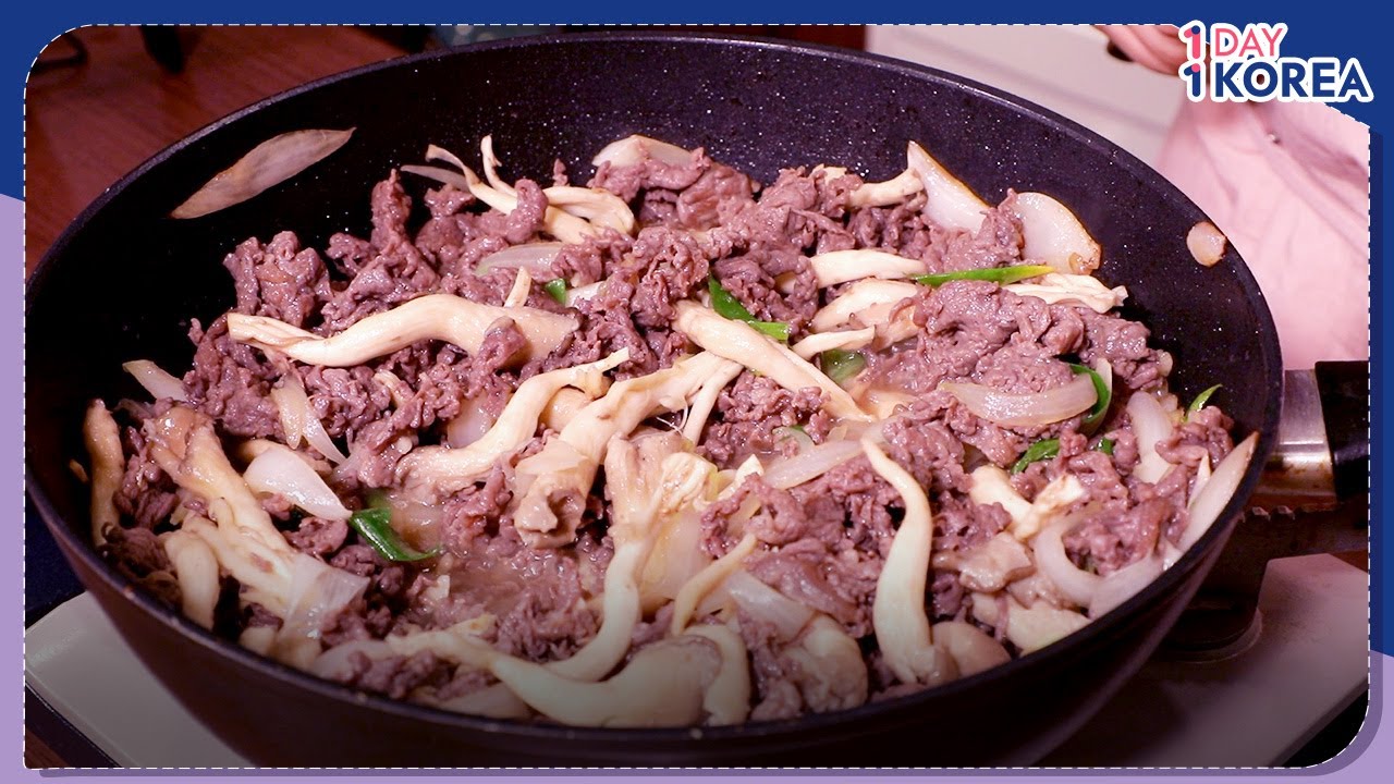 [1DAY 1KOREA: K-FOOD] Beef bulgogi & Stir-fried shredded potatoes - YouTube