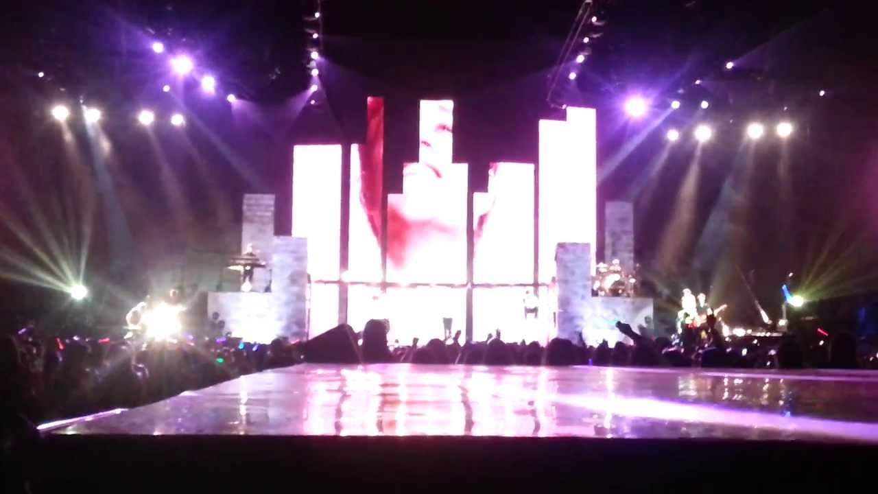 More Than This // One Direction Sydney 6/10/13 first row from B stage ...