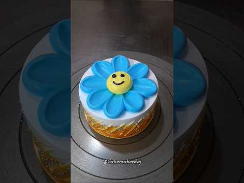 Smiley Sunflower Cake😋🎂#cakemakerraj #shorts #cakedesign #cakedecorating #smileycake #minicake