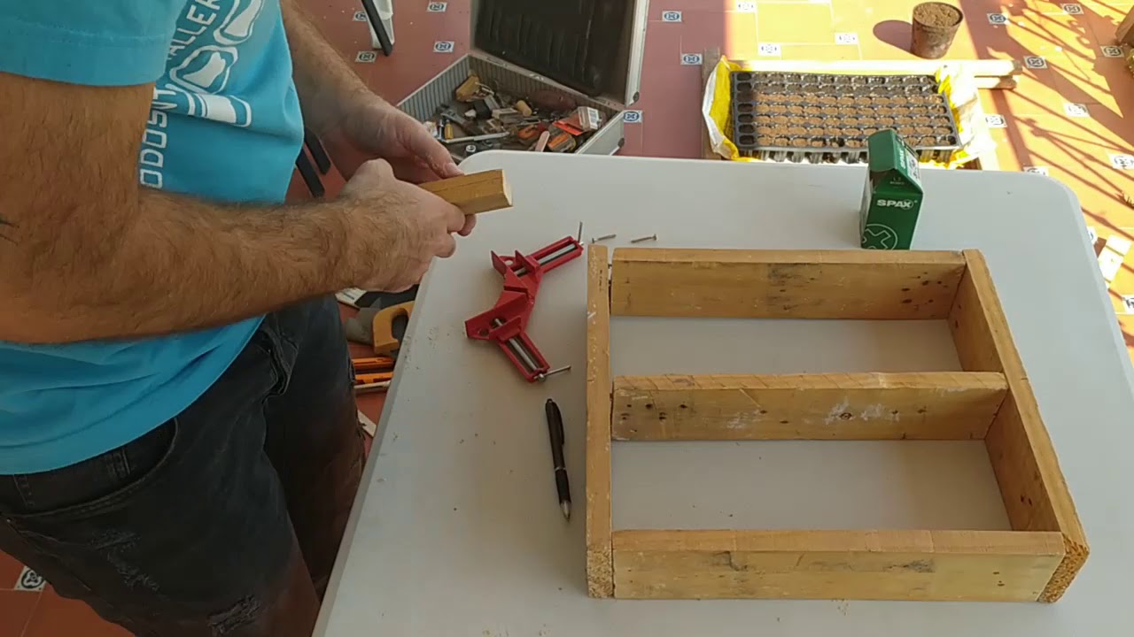 Cómo hacer un HOTEL DE INSECTOS con materiales reciclados - YouTube