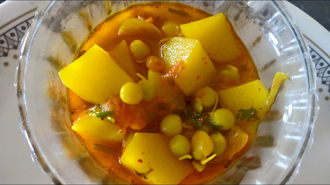 Quick Aloo Mattar curry (Green peas and Potato) with minimal ...