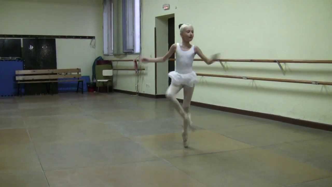 BALLET ANYUTA. АНЮТА БАЛЕТ. (8 age, pointe) - YouTube