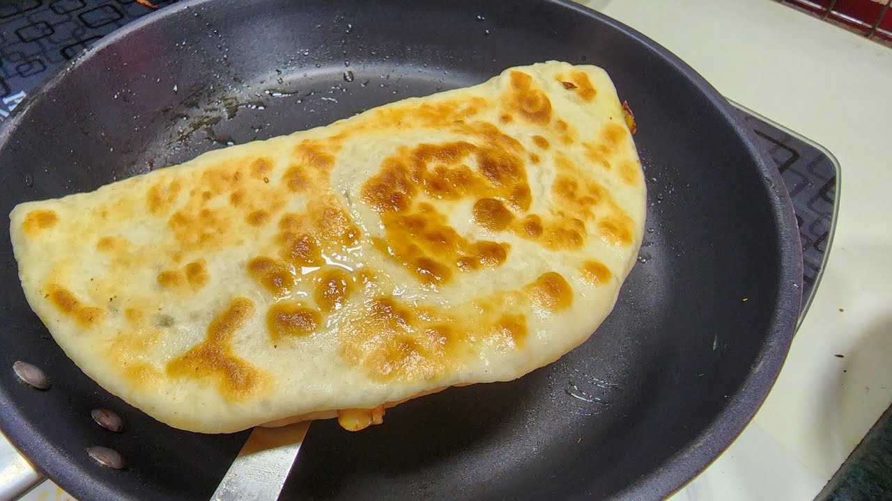 Chicken Pizza Paratha | Asan Mazedar Paratha Recipe | चिकन पिज्जा पराठा ...