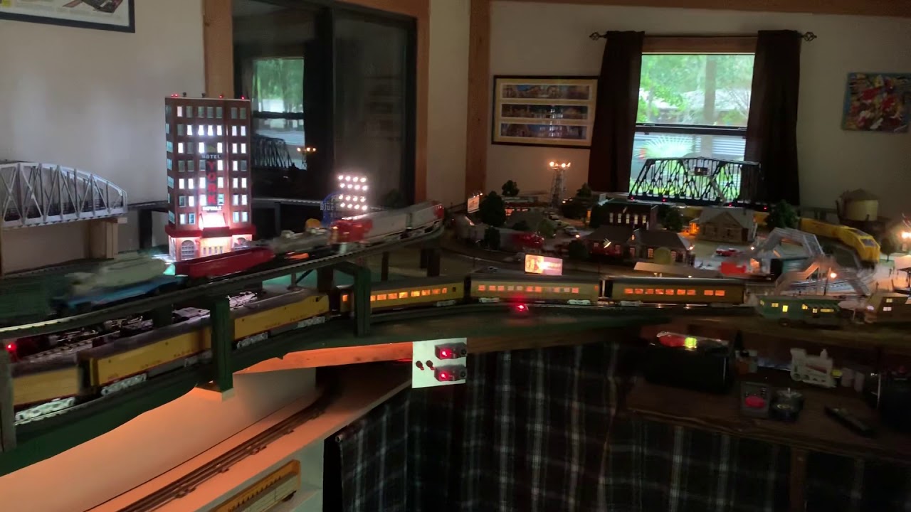 MTH/Lionel Layout - YouTube