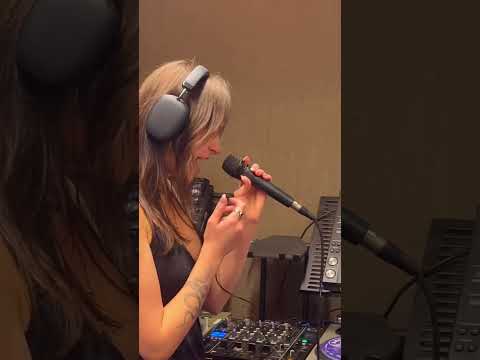 Lili Alaska 'L'amour par la fenêtre' at 2SER Radio