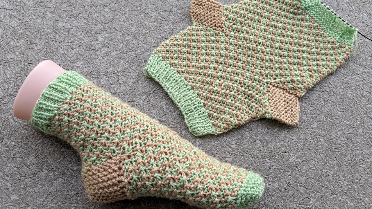 Flat Knit Two-Color Socks - YouTube