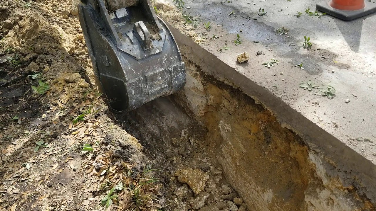 Our 135 hitachi digging through some hard ground - YouTube