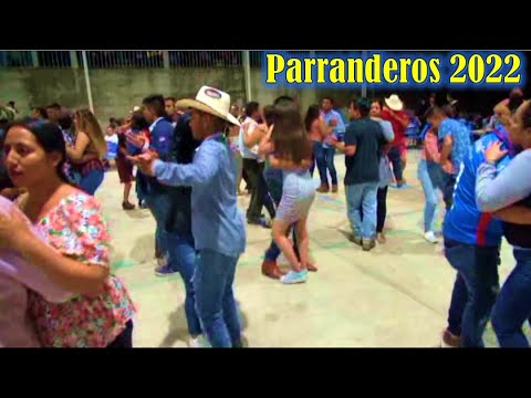 Parranderos poniendo a Zapatear a las hermosuras de Santa Ana Rayón ...