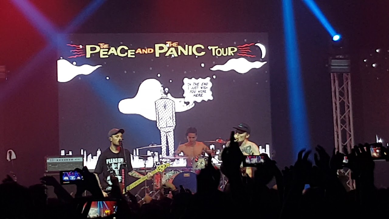 GOLD STEPS - NECK DEEP LIVE IN MANILA 2018 - YouTube