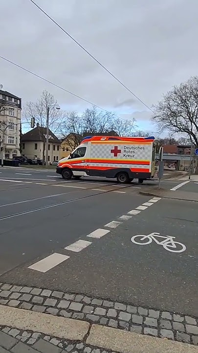 Rettungsdienst 🚑 RTW des DRK Gera auf einsatzfahrt - YouTube