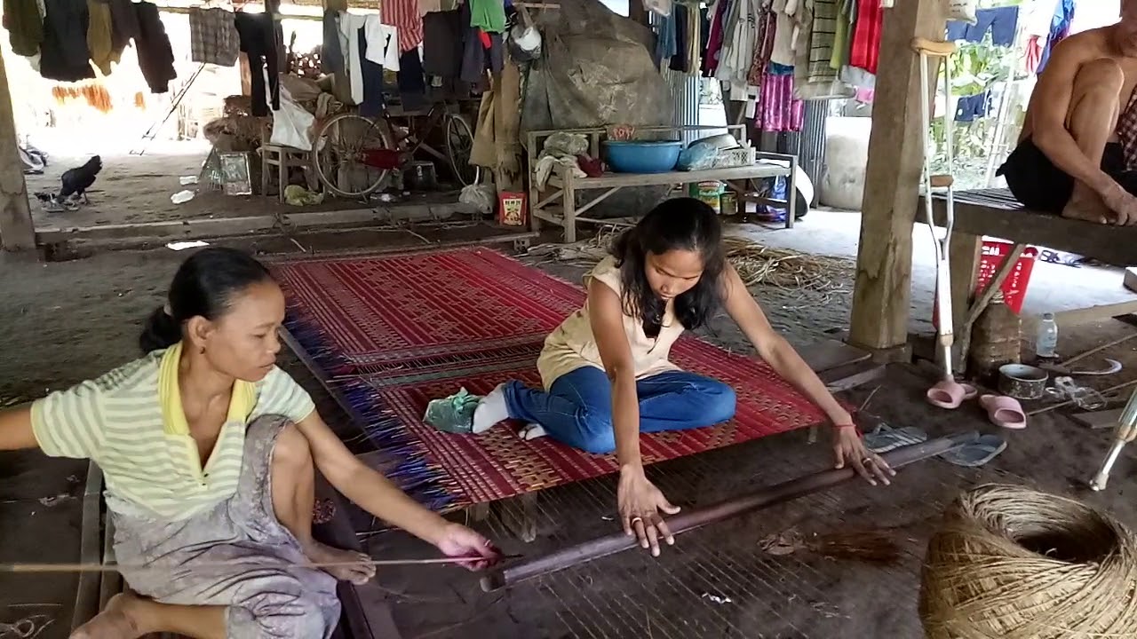 Natural fibre mat weaving Cambodia ...