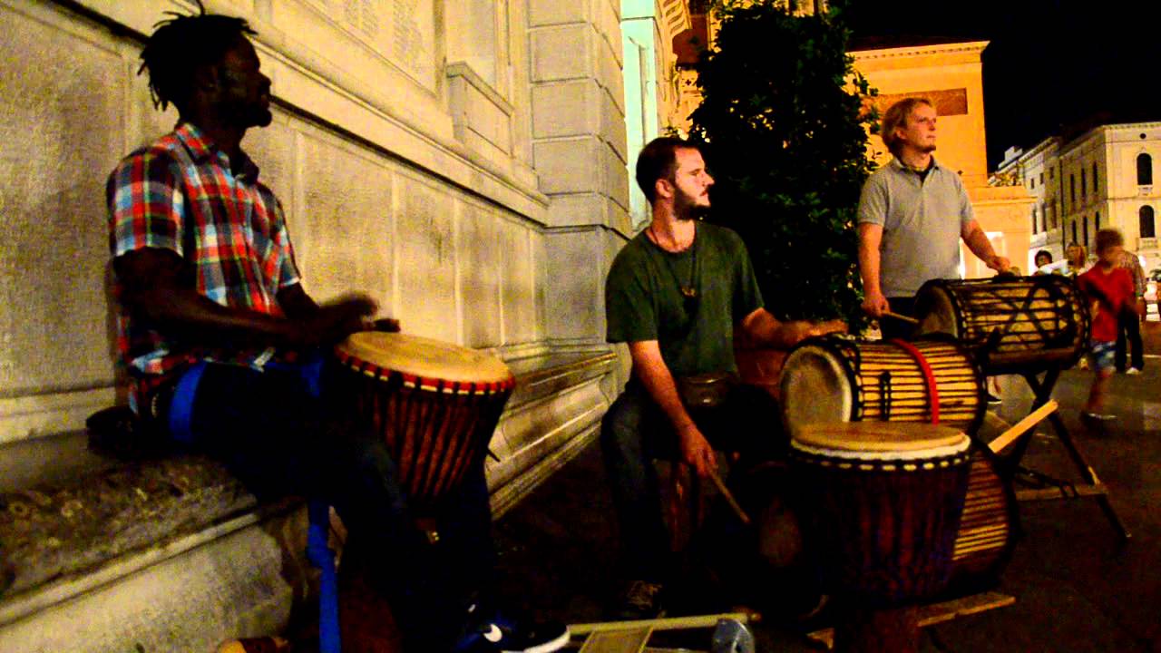 Djolibè Djembè live in centro Padova - YouTube