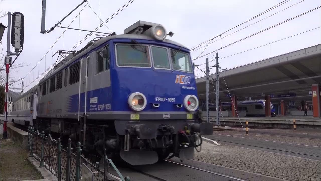 EP07-1051 Kraków Główny z pociągiem PKP InterCity "Ślązak" nr IC 7300 relacji Poznań - Przemyśl ...