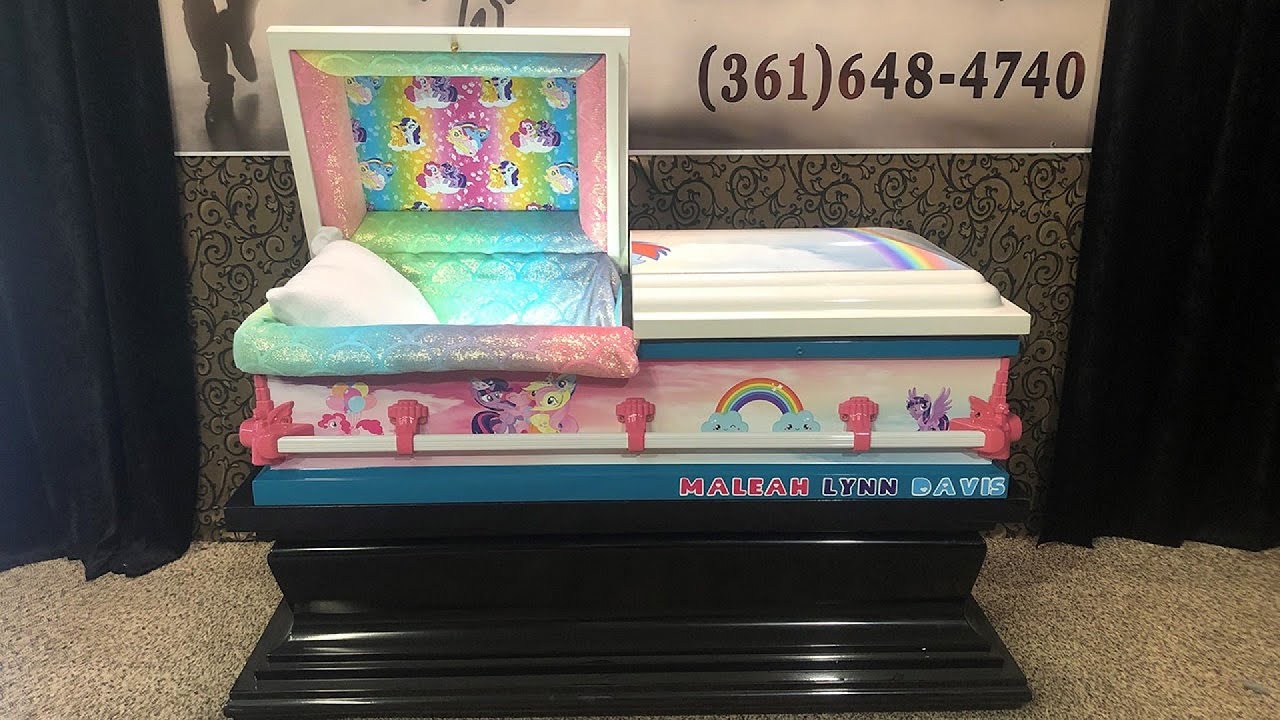 Custom casket company donates casket for Maleah Davis' duneral - YouTube