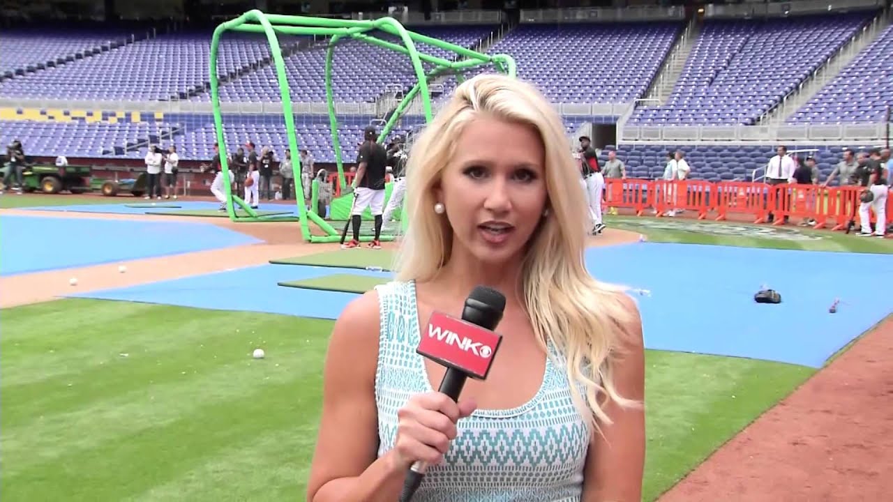 Chelsa Messinger Sports Reporting/LIVE shots - YouTube