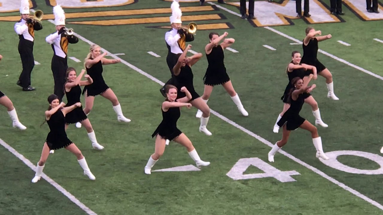 USM Dixie Darlings - "Whitney Houston" Halftime 2018 - YouTube
