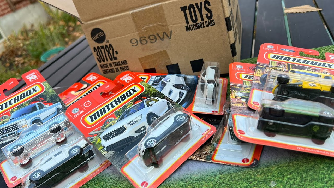 Lamley Unboxing: Matchbox 2023 W Case - YouTube
