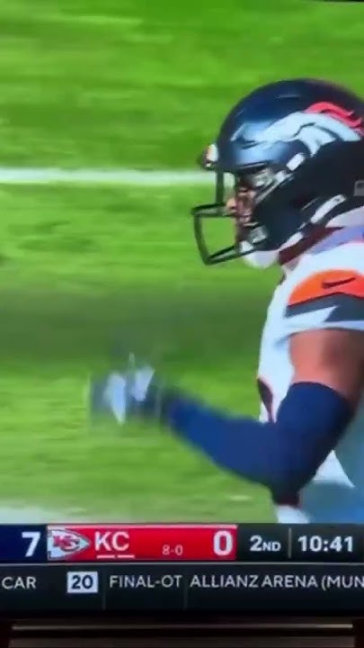 𝗕𝗥𝗘𝗔𝗞𝗜𝗡𝗚: Patrick Mahomes caught on a hot mic asking a ref if they can let him know #nfl - YouTube