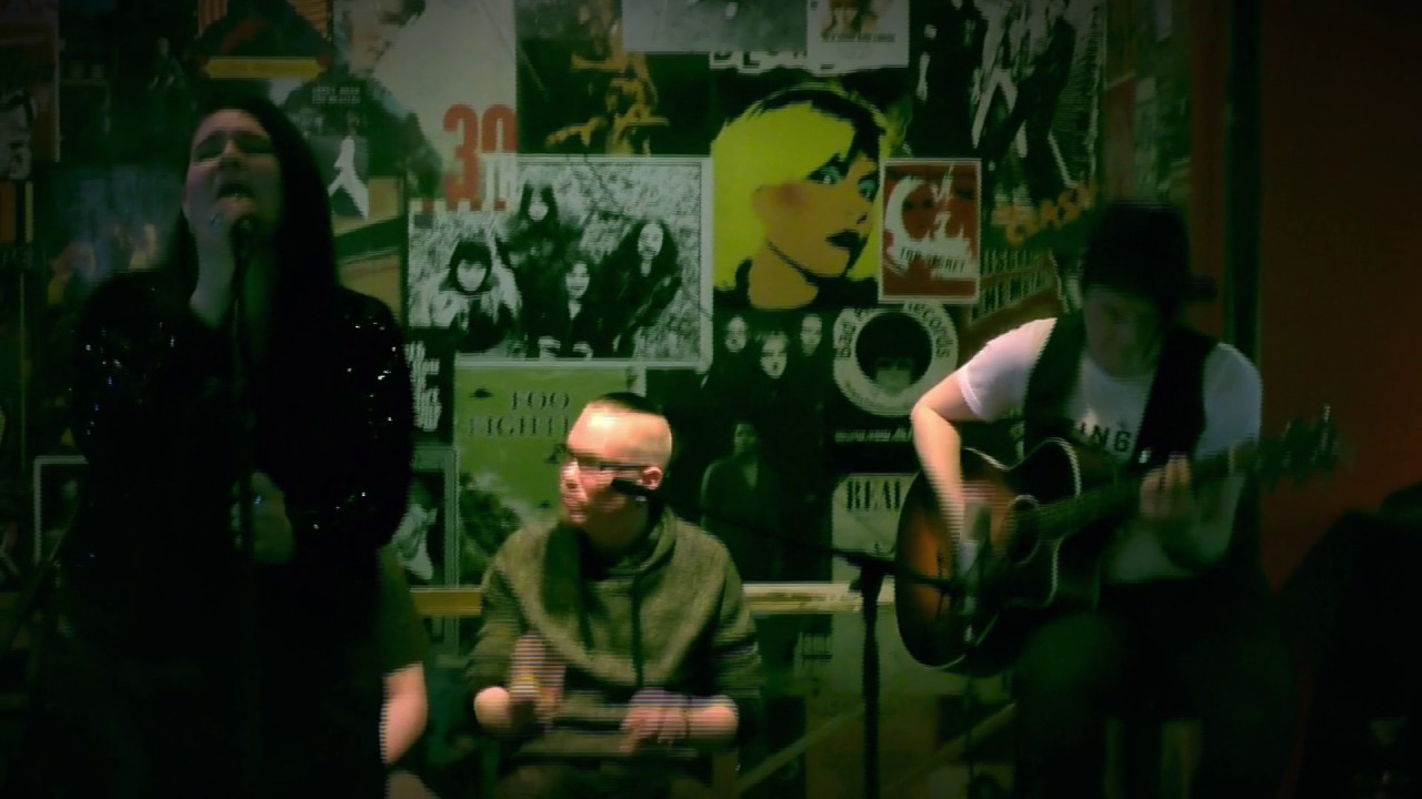 Zoet - Back To Black (*Amy Winehouse-cover* - Live @ Bar Loose 31.3. ...