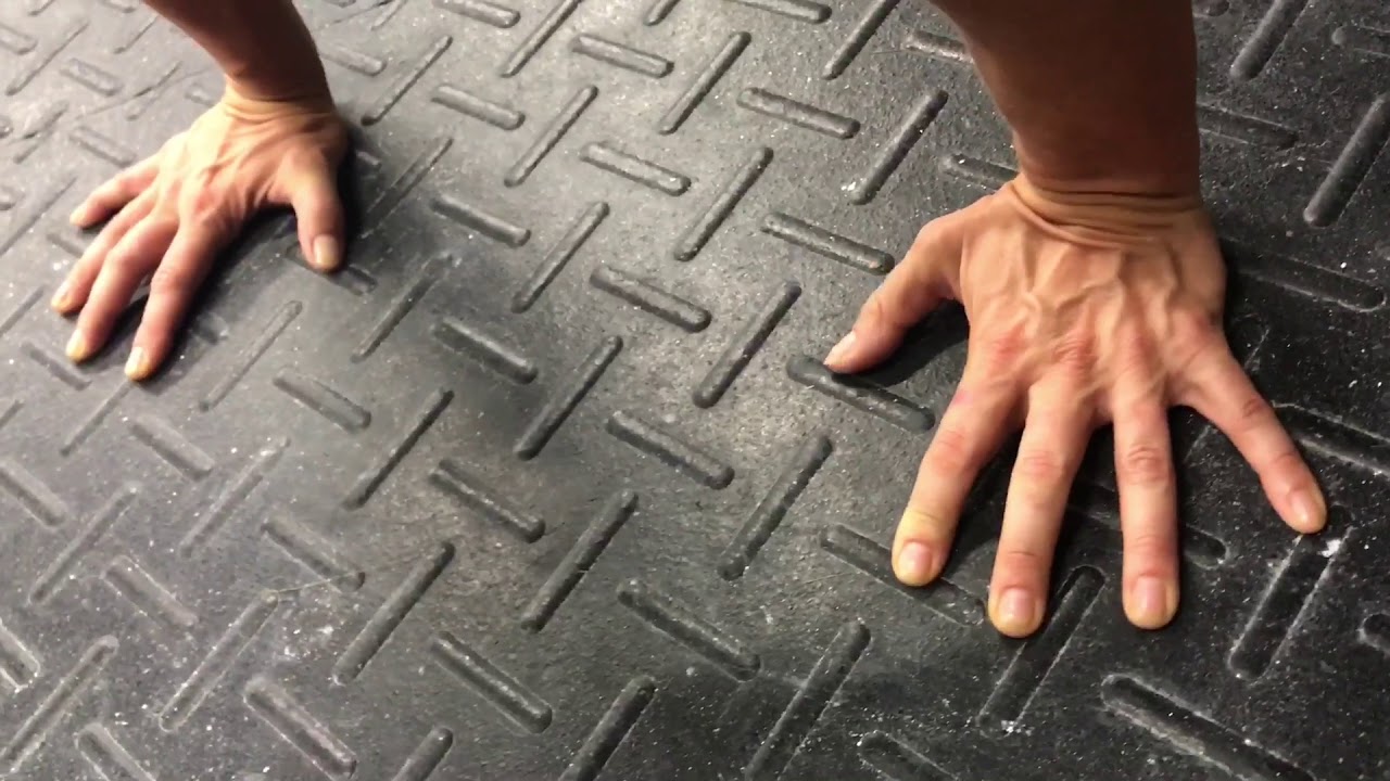 Hand and knuckle position during handstand - YouTube