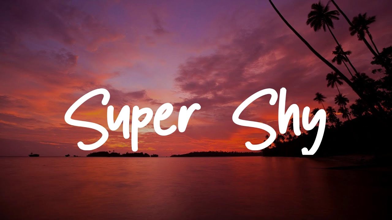 Super Shy - NewJeans (Lyrics) - YouTube
