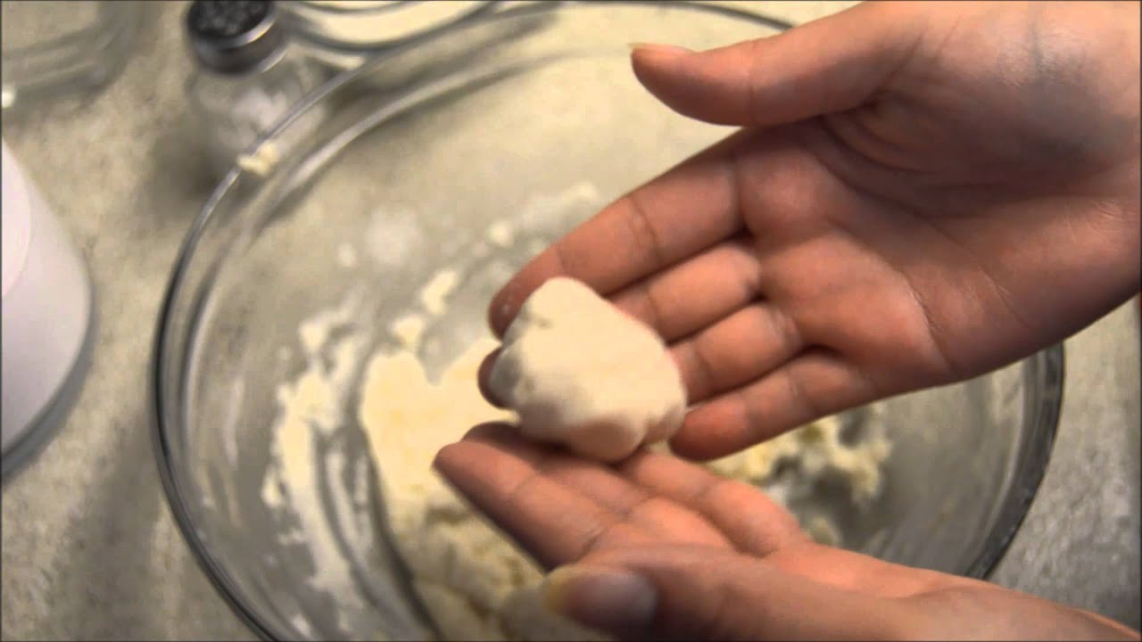 Cómo hacer Nuegados de Yuca a mi estilo - YouTube