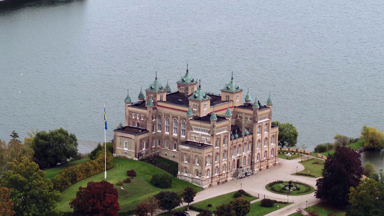 Stora Sundby Slott, flygfilm - YouTube