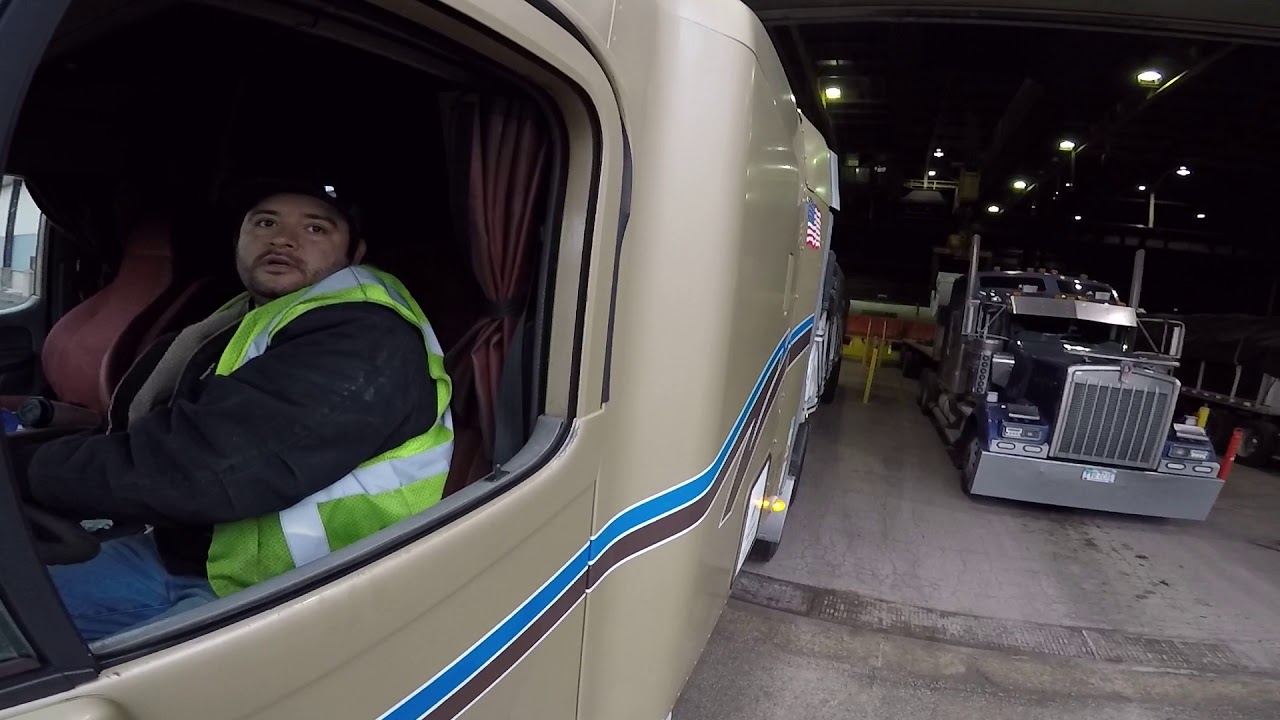 Maneobra de reversa parkeando el trailer en un cajón - YouTube