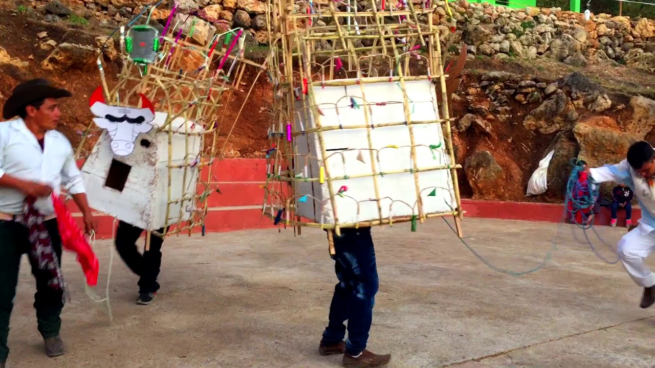 Baile de torito en una Comunidad de San Miguel Acatán - Sentimiento del ...