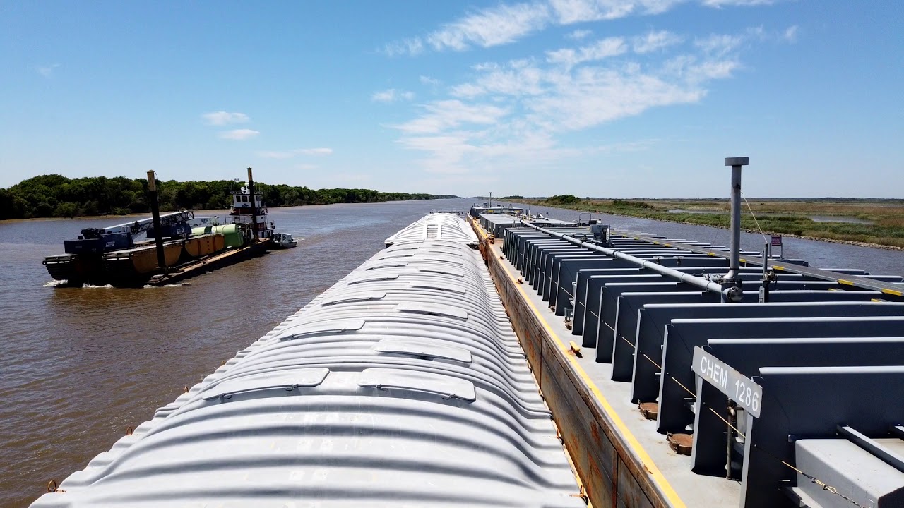 Being sitting @ Calcasieu lock for 3 days! Time to make some miles💨💨💨⚓💪 ...