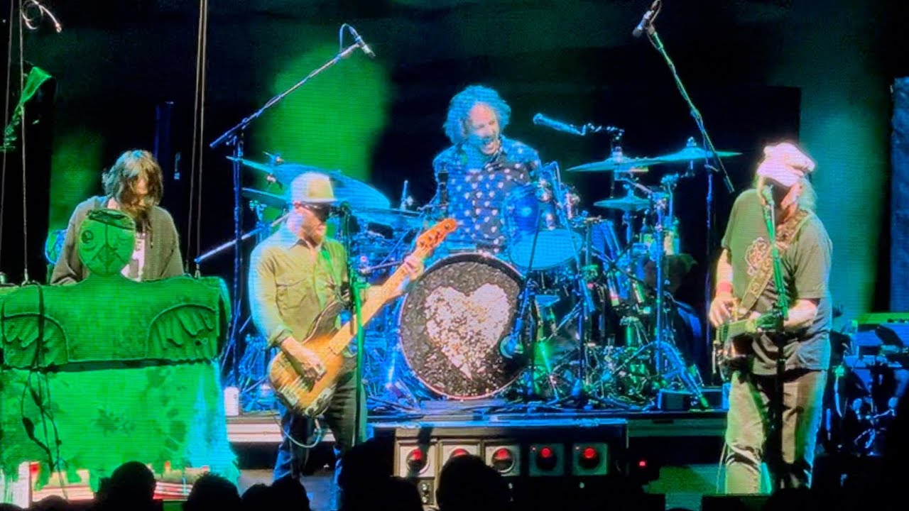 Neil Young - Big Crime (Live Debut) + Like A Hurricane - 08/27/2025 ...