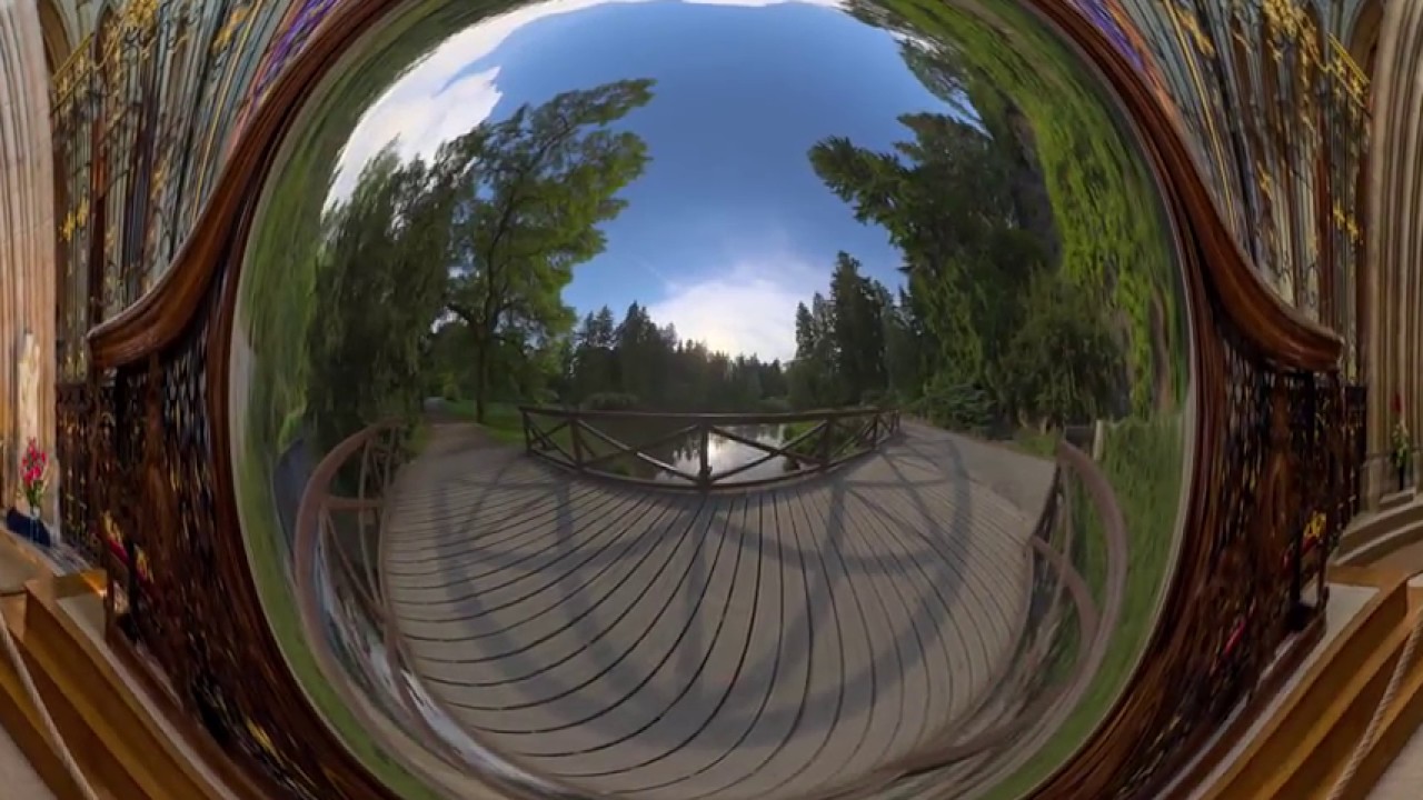 360° Traversing a flat Worm Hole - YouTube