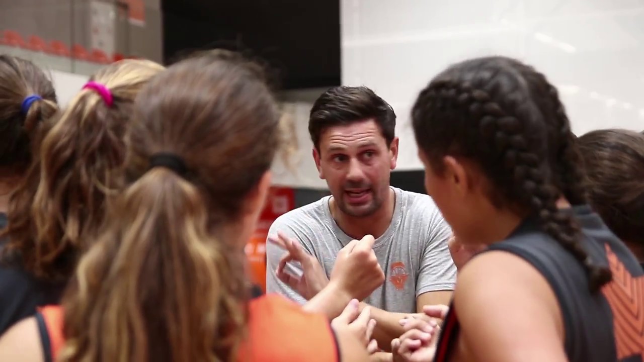 Basket Coach: Coach Alessandro Di Pasquale al Valencia Basket - YouTube