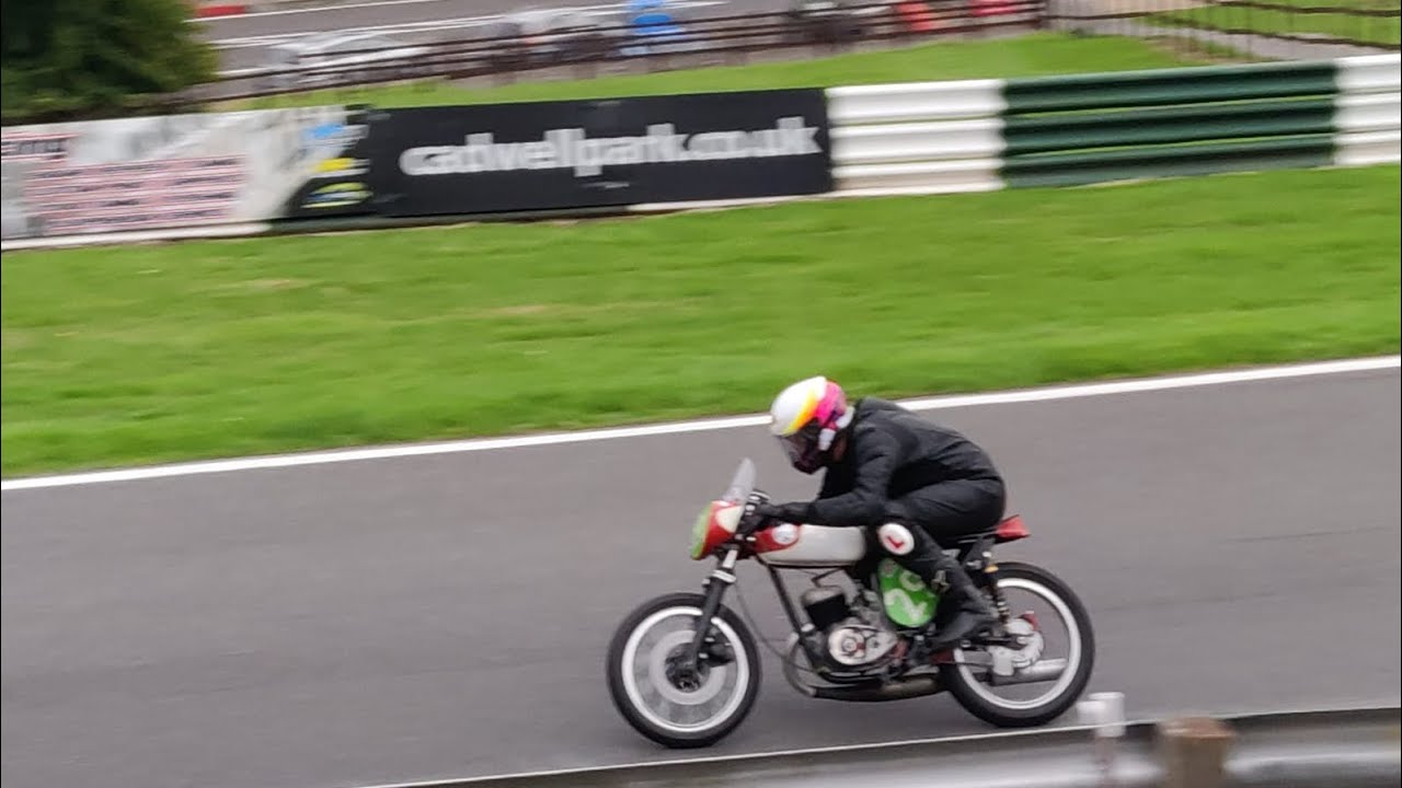 Cadwell Park 25-09-22 BHR Race 36 BSA Bantam - YouTube