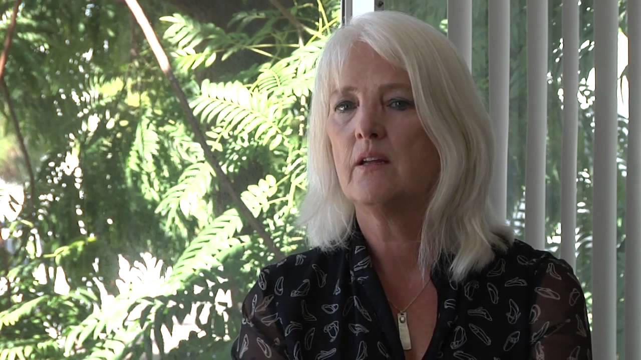 Meet the artist Izzy Miller - YouTube