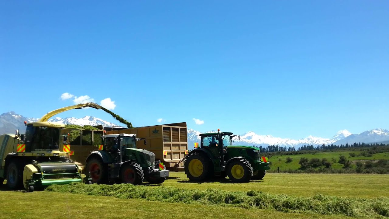 Trailer change Silage 2015 New Zealand Meyer contracting - YouTube