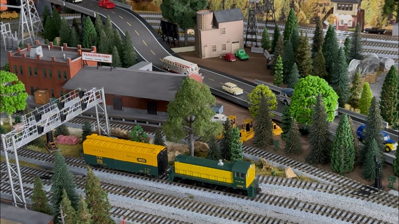 CNW Switcher - HO Scale Model Trains - YouTube